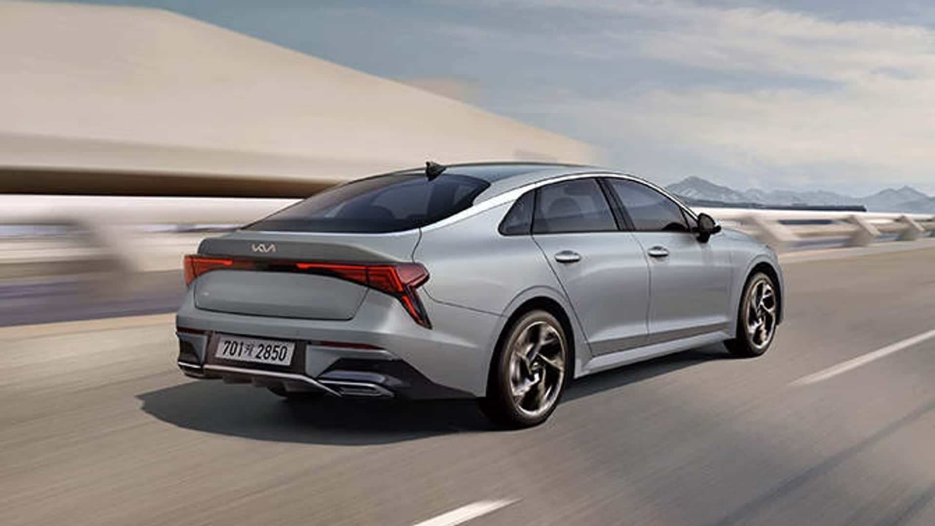 StriveME - كيا K5 2025 المحسنة تحصل على أضواء جديدة وشاشات منحنية